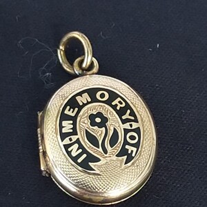 Antique Victorian Solid Gold Memorial Locket & Gold Chain - Engagement ...