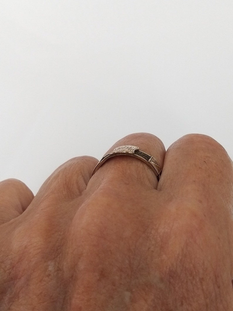 Antique Gold Memorial Ring with Engraved Foliate Panels | Etsy