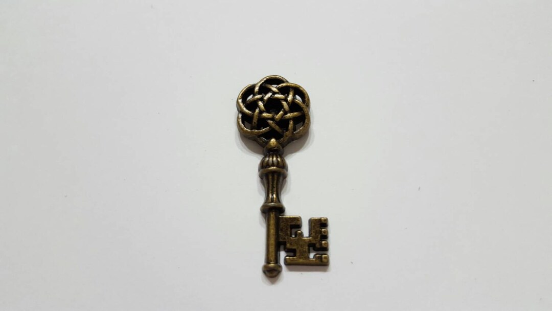 Celtic Knot Skeleton Key Needle Minder - Etsy