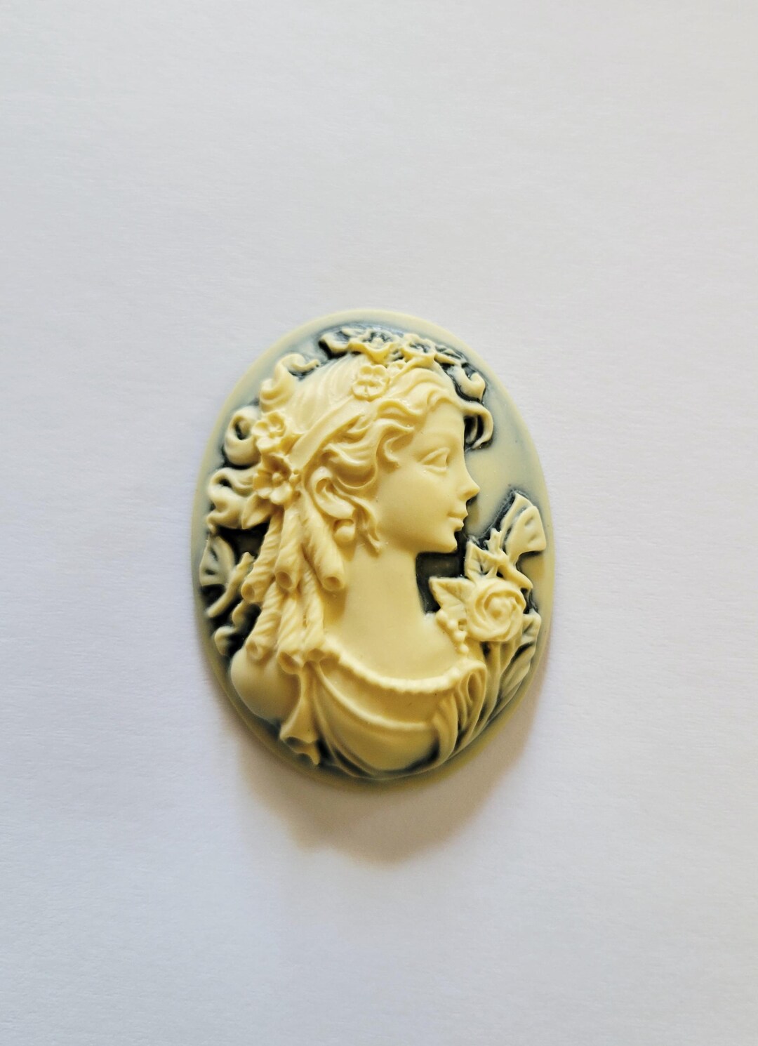 Elegant Victorian Lady on Hazy Black Needle Minder - Etsy
