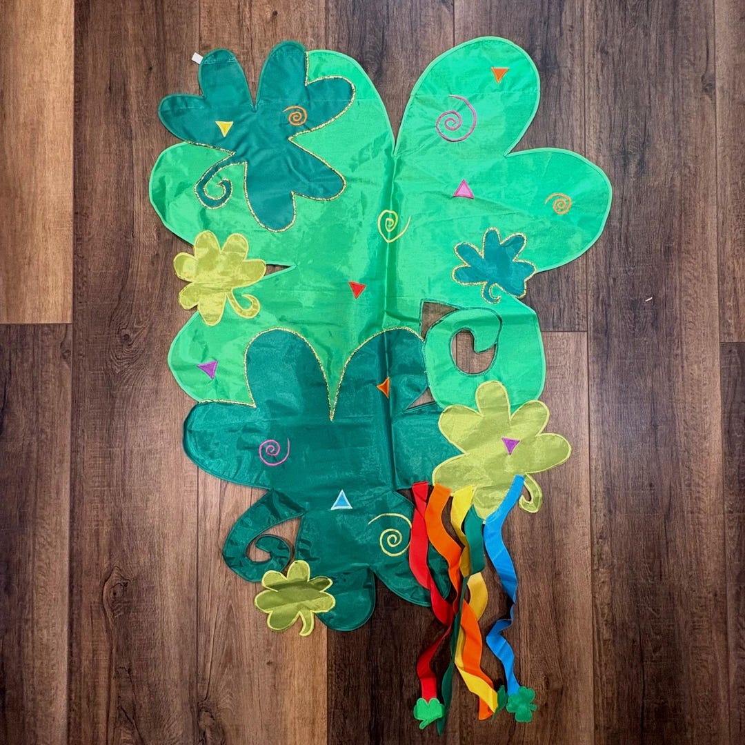 Shamrock-shaped Nylon Garden Flag Tails 47" Long St Patrick 4 Leaf ...