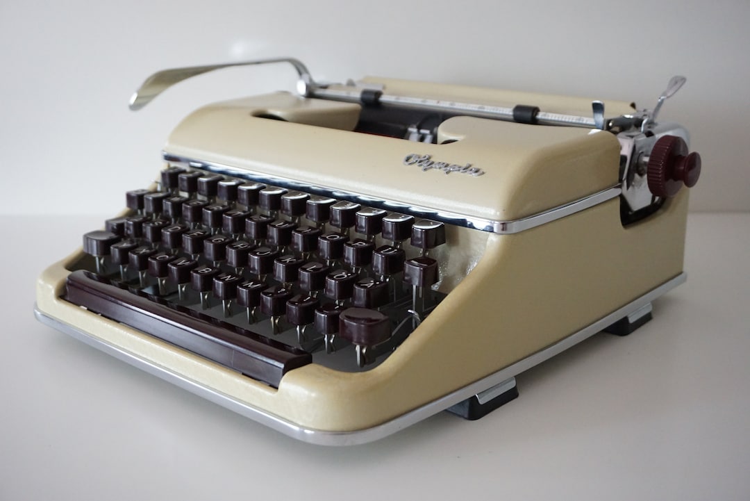Great 1959 Beige Olympia SM2 Typewriter - Working - Portable - QWERTZ ...