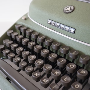 Beautiful Rare GREEN 1955 Alpina SK24 Typewriter - Working - Design ...