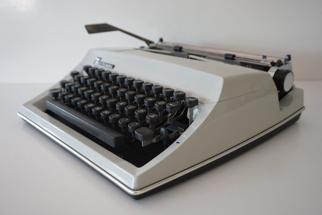 Vintage CURSIVE (italic - Script) Retro 1977 White Adler (triumph ...