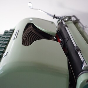 Beautiful Two-tone Green & Yellow 1959 TORPEDO Model 30 Typewriter ...