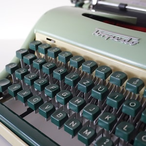 Beautiful Two-tone Green & Yellow 1959 TORPEDO Model 30 Typewriter ...