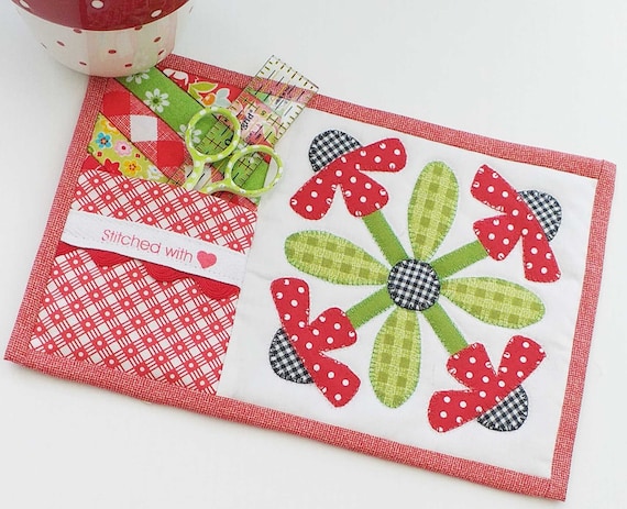 The Patchsmith's Flower Pocket Mug Rug Pattern - Etsy