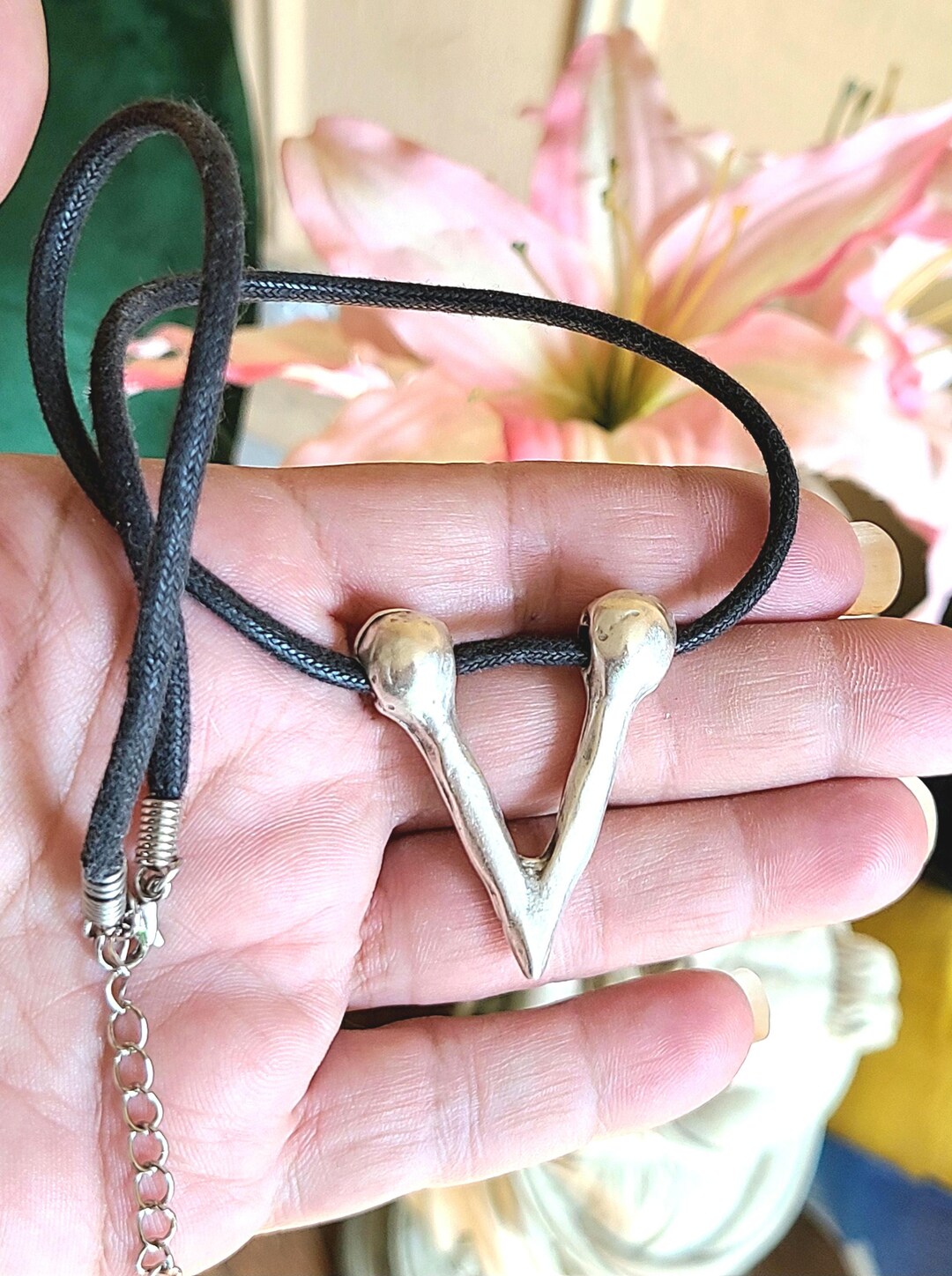 V Shaped Pendant Necklace / Silver Geometric Necklace / Free-form ...