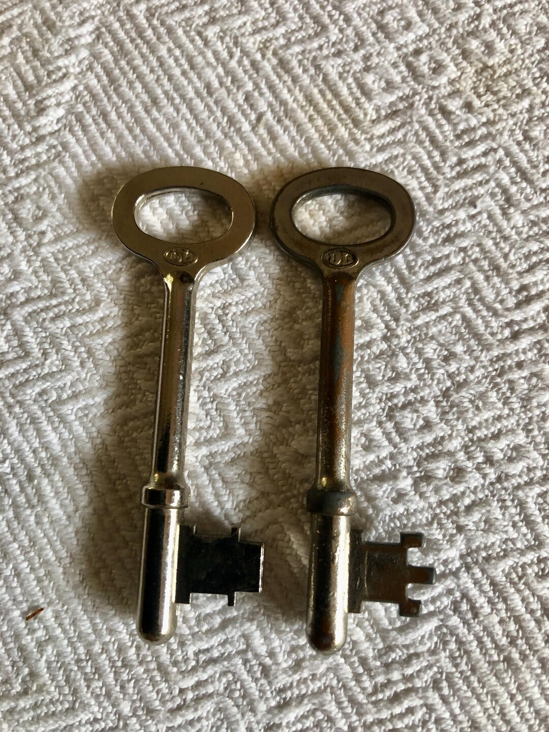 Vintage Keys 2 Skeleton Lock Keys Flea Market Buzz - Etsy