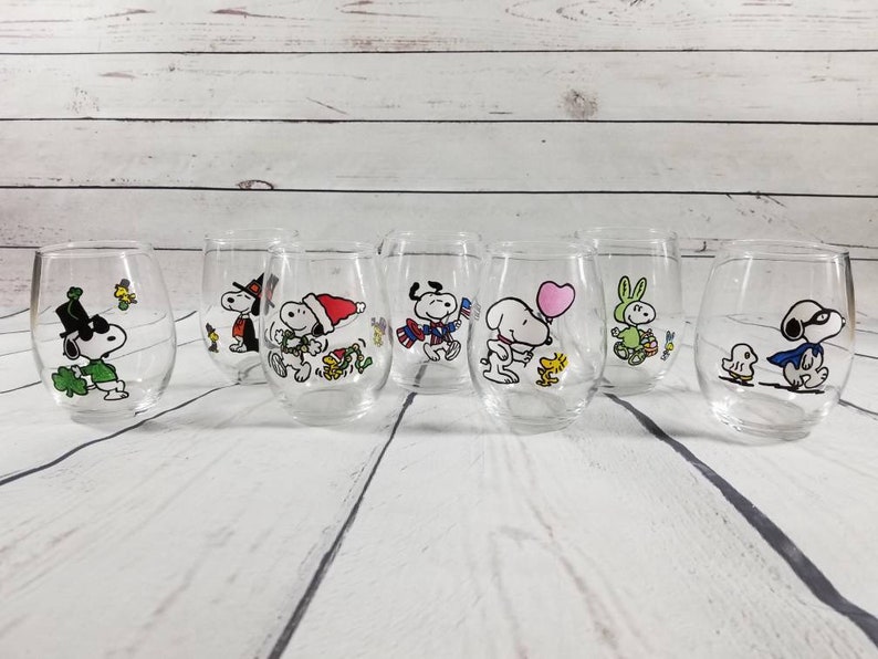 Snoopy Glass / Snoopy Wine Glass / Snoopy Gift / Snoopy - Etsy