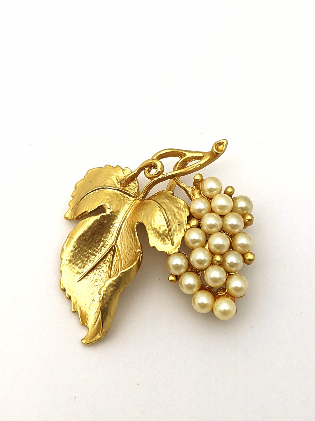 Pearl Cluster Grape Vine Brooch, Large Faux Pearl Vintage Grapes Brooch ...