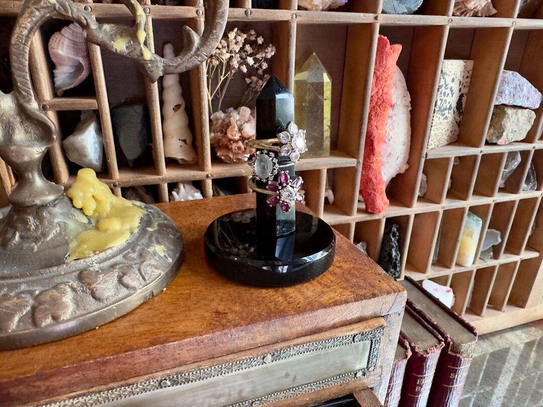 Obsidian Ring Holder / Black Stone Ring Display / Bride-to-be Gift for ...