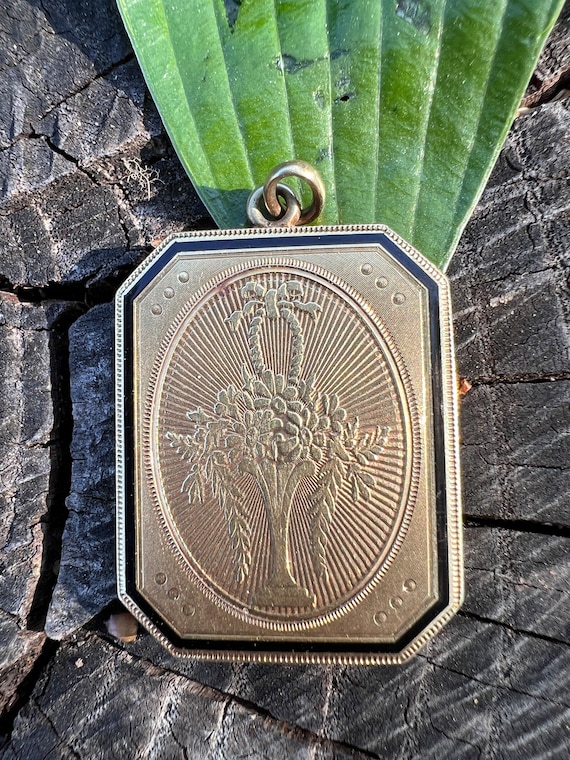 Vintage victorian gold locket - Gem