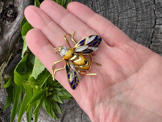 Wasp brooch store
