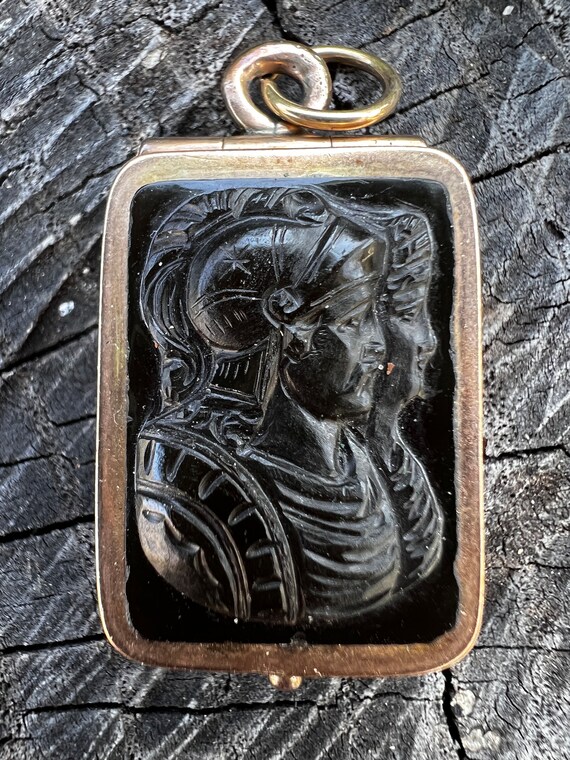 vintage stratton intaglio - Gem