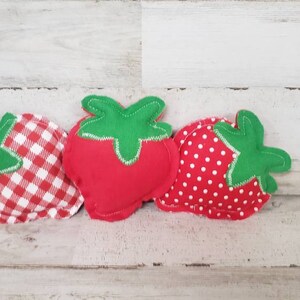 Set of 3 Mini Fabric Strawberries / Farmhouse Spring Decor /strawberry ...