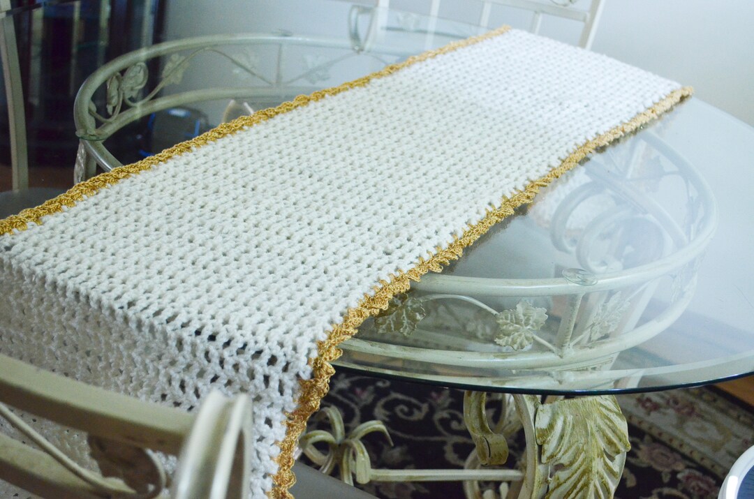 Modern Crochet Table Runner Pattern PDF | Beginner Friendly - Etsy