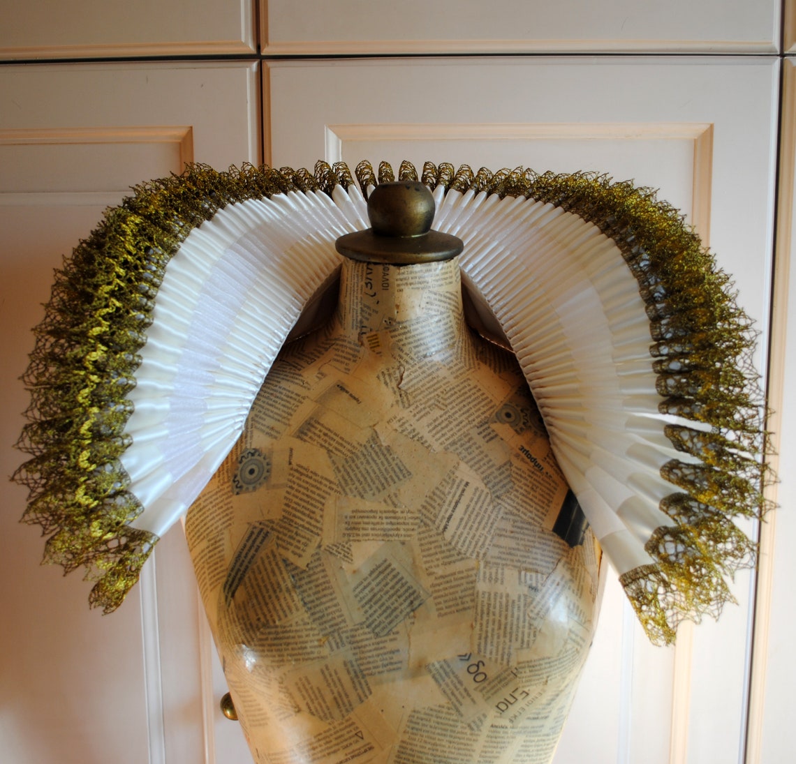 Royal Elizabethan Collar With Golden Lace,standing Ivory Collar ...