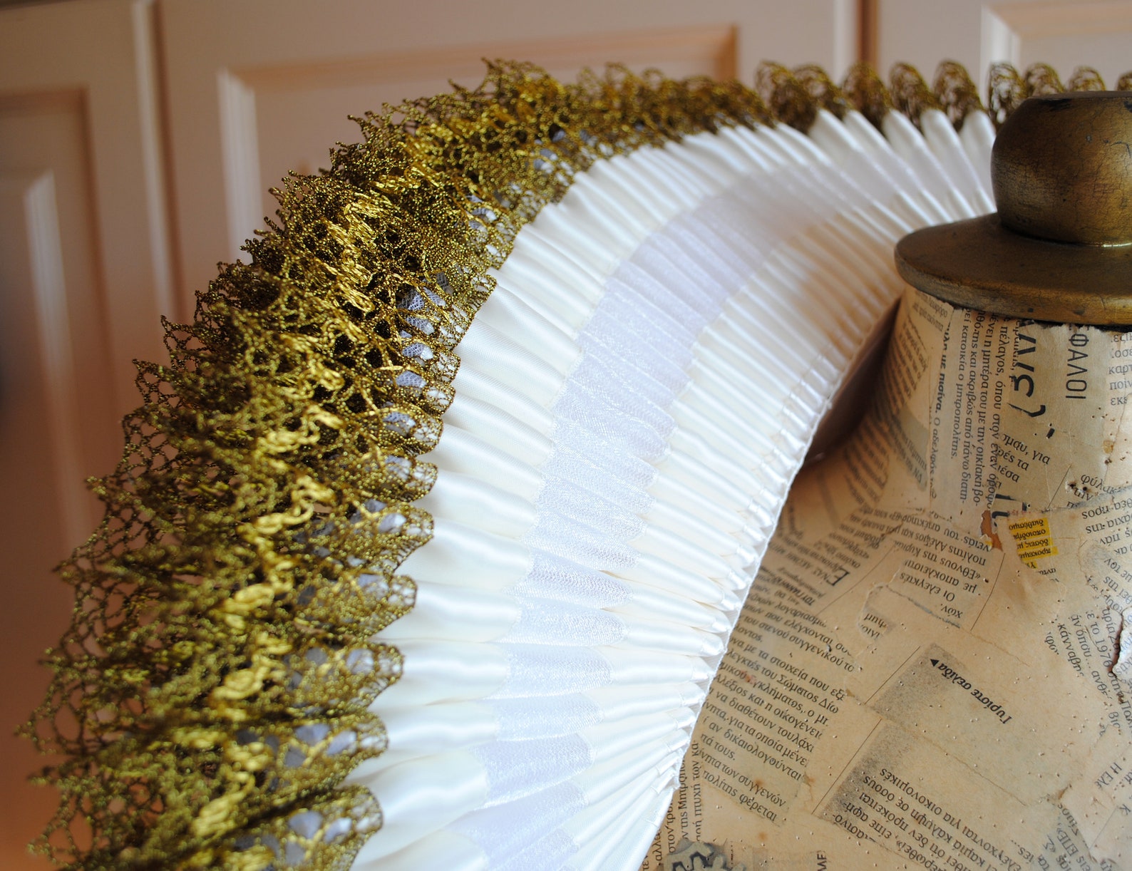 Royal Elizabethan Collar With Golden Lace,standing Ivory Collar ...