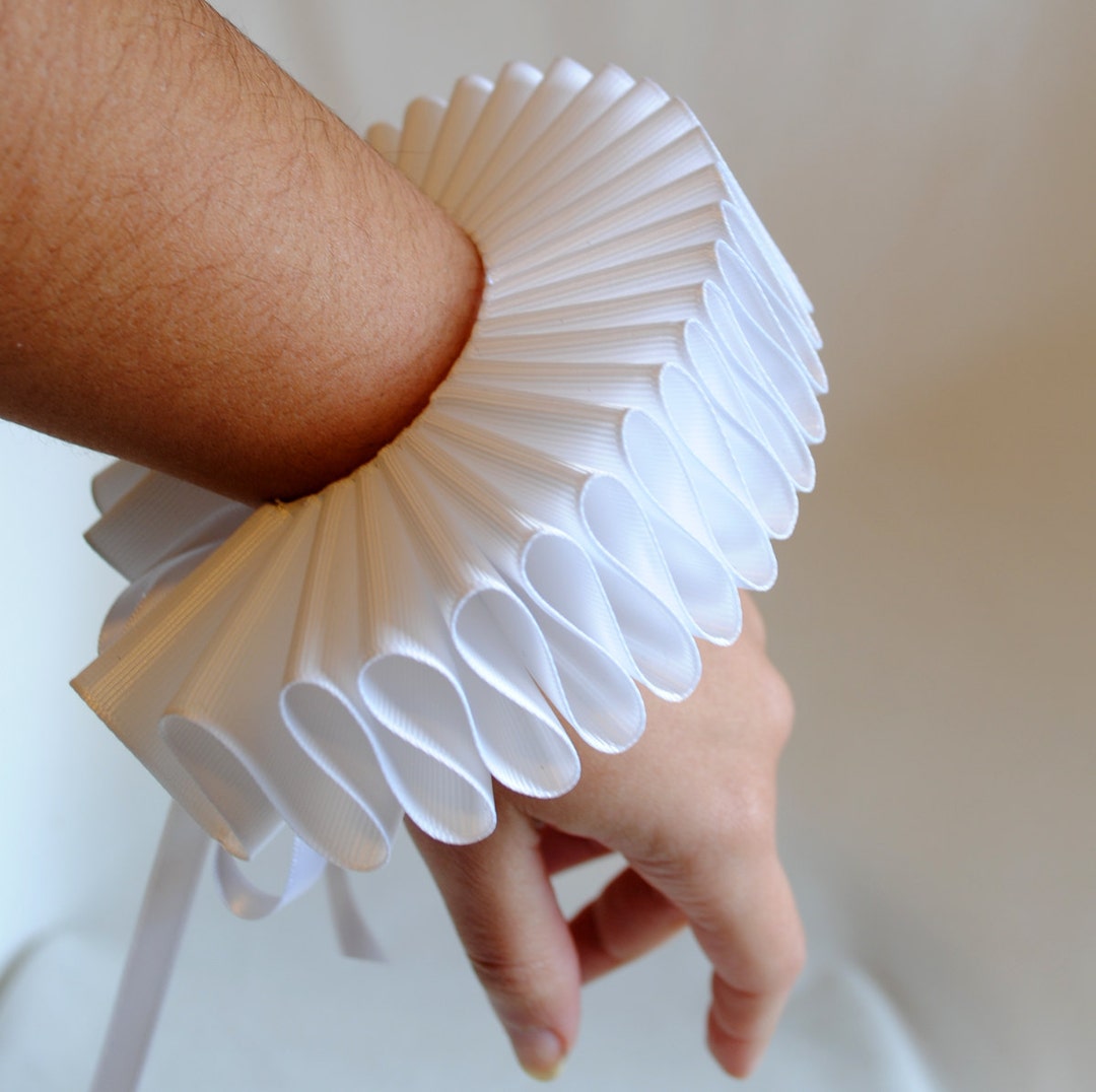 White Elizabethan Cuffs,one Pair,renaissance Costume,mardis Gras ...