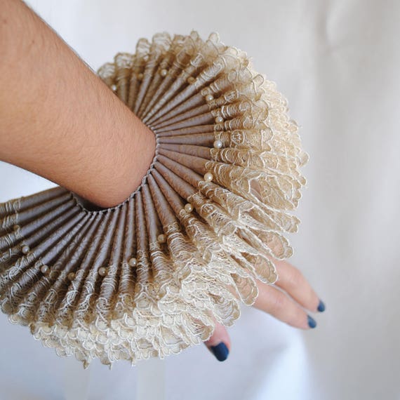 Historical Elizabethan Ruffled CuffsBeige Renaissance Costume | Etsy