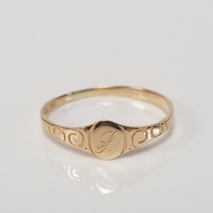 Size 2.75 Estate Vintage 14k Yellow Gold Cursive J or M Victorian Midi ...