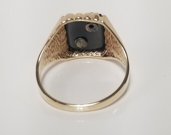 5.87 Grams Size 12 Estate 10k Yellow Gold T Monogram Black 5.87 Grams Size 12 Estate 10k Yellow Gold T Monogram Black