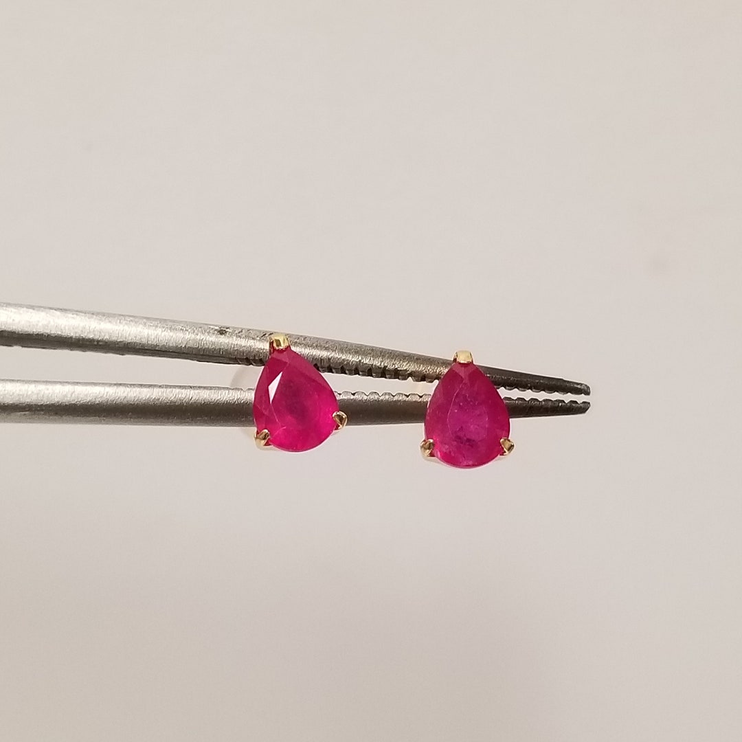 5.5mm Estate 18k Yellow Gold Natural .80ct Ruby Pear Tear Drop Studs ...