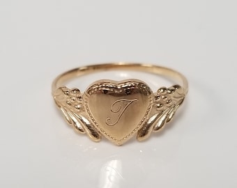Sale Estate 10k Yellow Gold Monogram Cursive M Capital Heart Initial ...