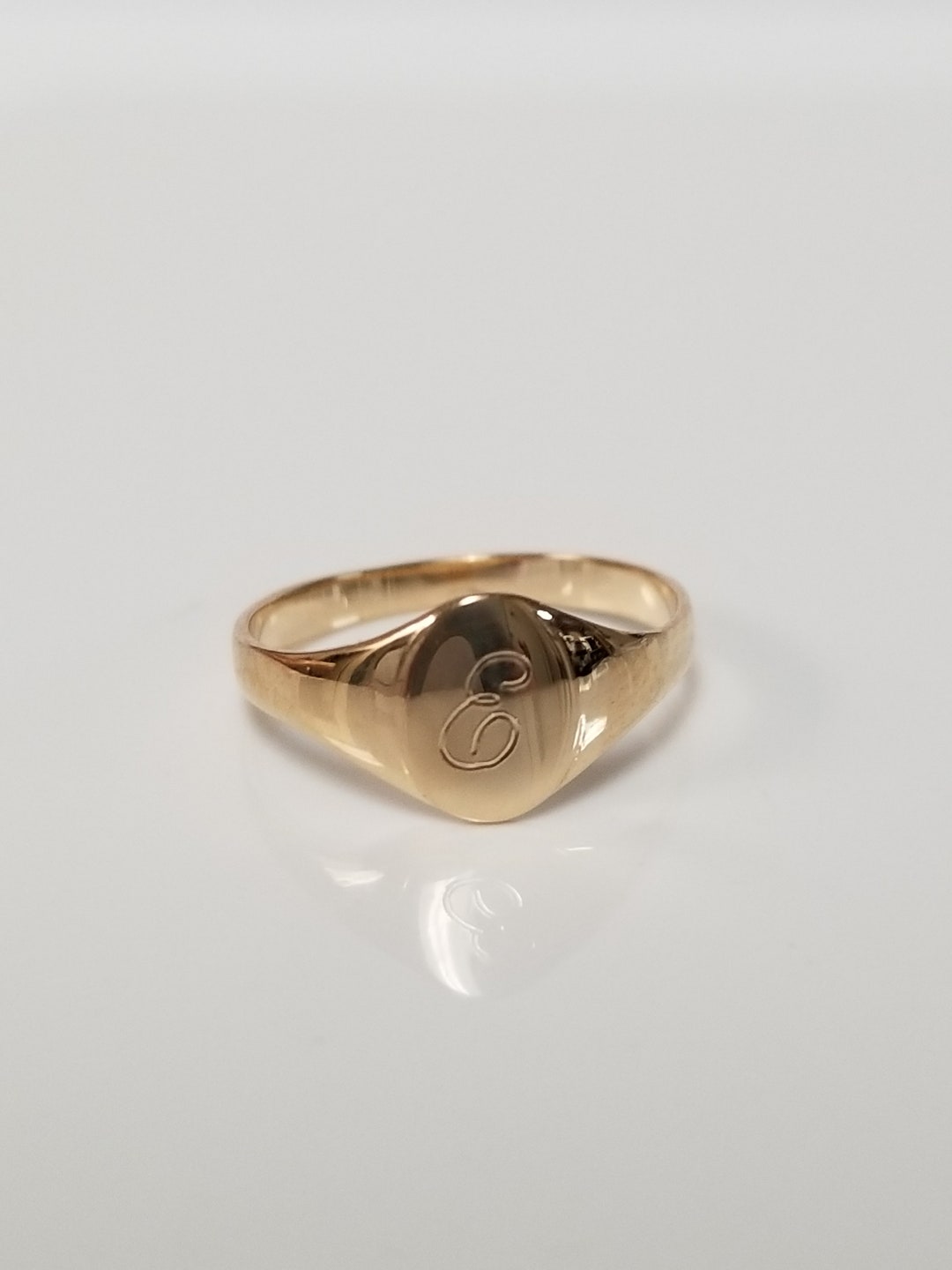 E Size 1 Estate 14k Yellow Gold Capital E Oval Monogram Ring Initial ...