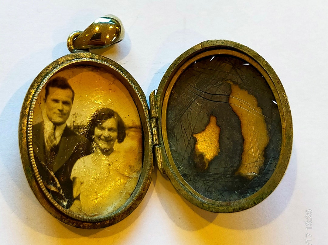 1800s Silver Locket With Photo, Locket Has 4 Original Holes Which Can ...