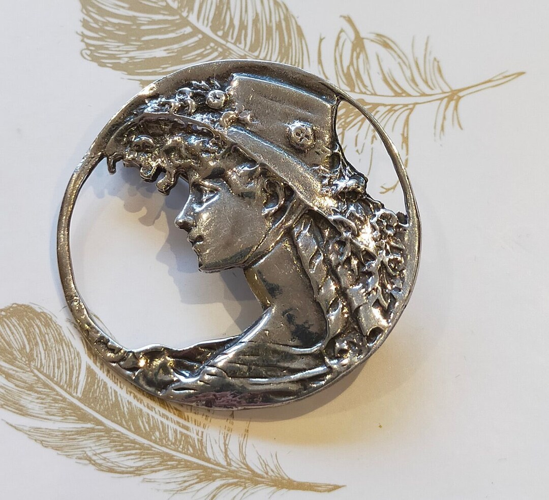 Vintage 1920s Art Deco Silver Round Brooch With Lady in a Hat ...