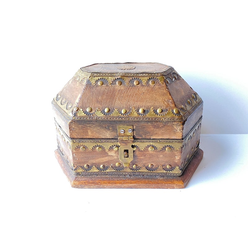 Metal Gift Box - 60+ Gift Ideas for 2024