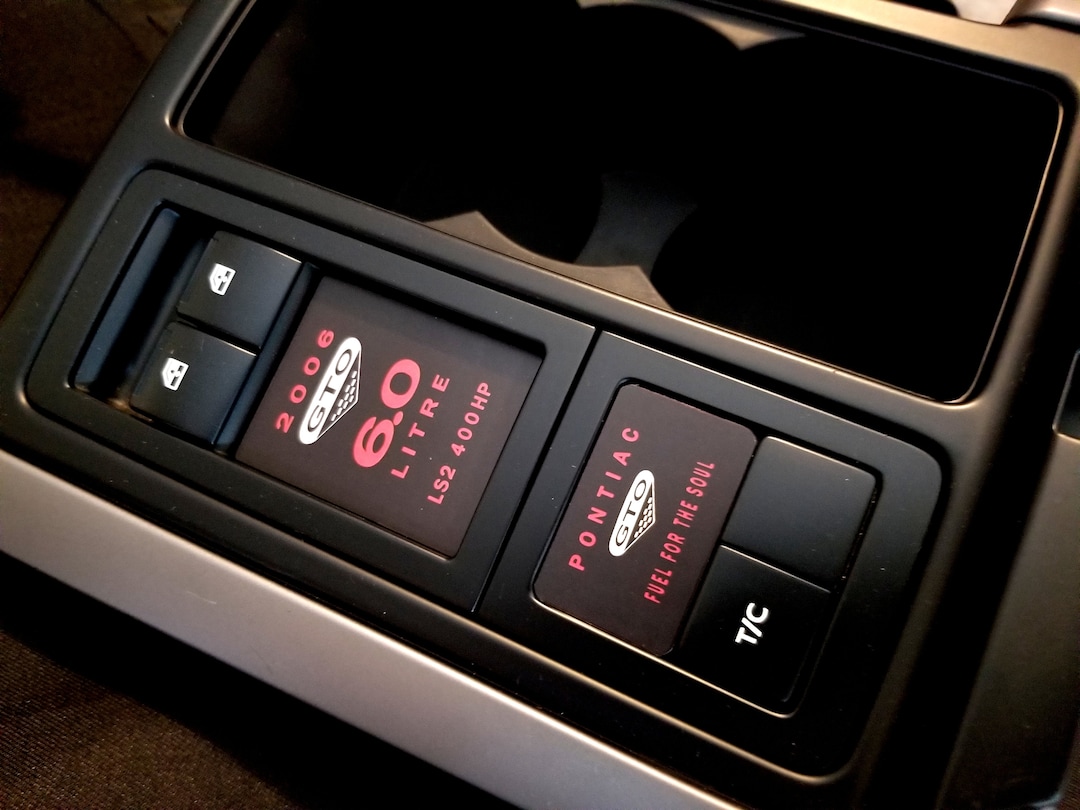 GTO Console Badges 2004-2006 Black W/red Lettering - Etsy