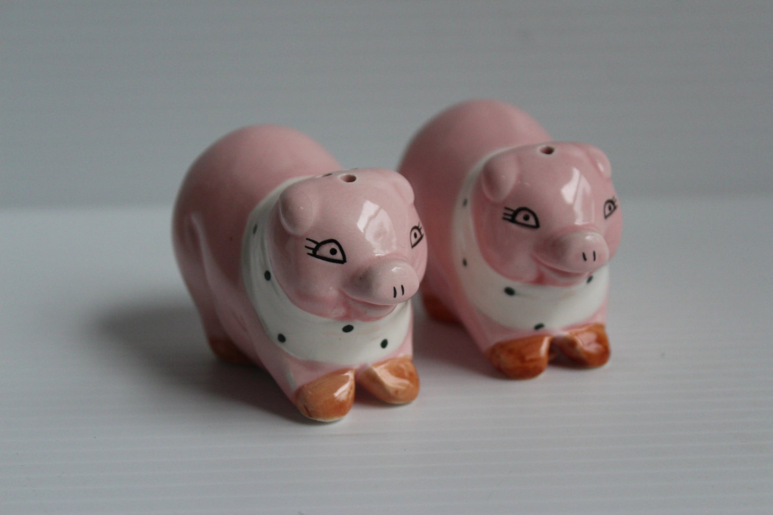 PINK PIGS Salt and Pepper SHAKER Vintage Pink Pigs Ceramic - Etsy