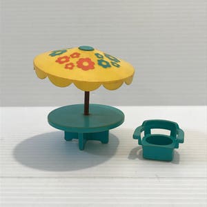 LITTLE PEOPLE TABLE With Umbrella, Little People Outside Table, Little ...