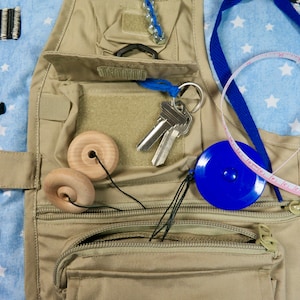 6 Pocket Vest Fidget Quilt, Blanket for Dementia , Alzheimer’s, Stroke ...