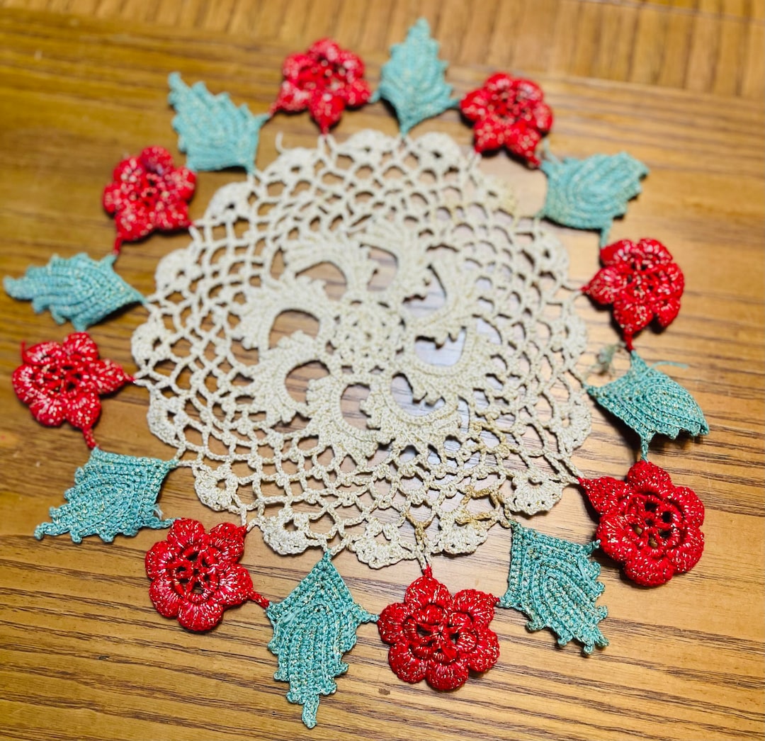 Vintage Doily With Red Roses and Green Leaves and Gold Center 11 ...