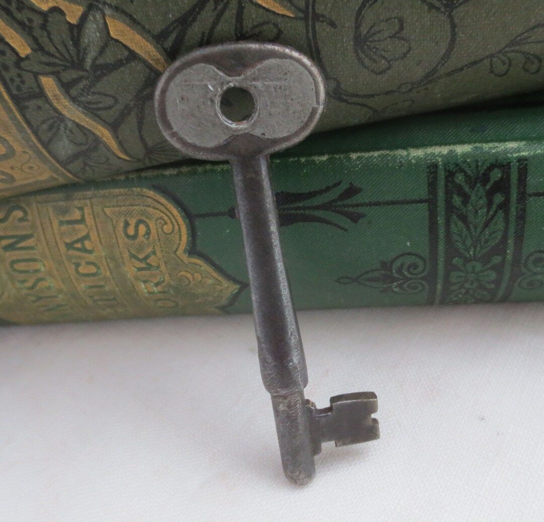 Authentic Antique Skeleton Key, Unusual Filled in Bow or Handle, 2-1/2 ...