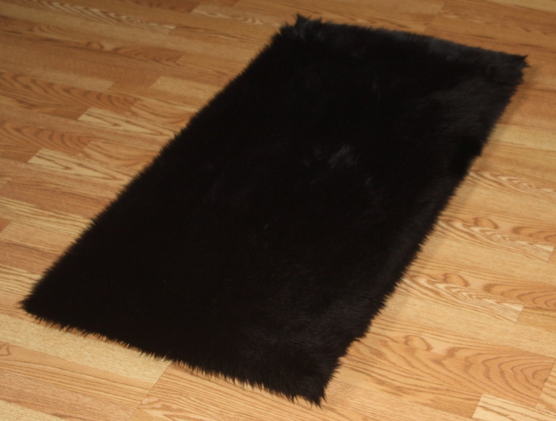 5' X 7' Premium Black Faux Fur Rug Non-slip Washable Solid and a Dark ...