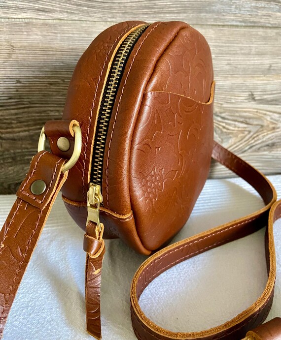 Vintage Portland Leather Brown Leather Circle Crossbo… - Gem