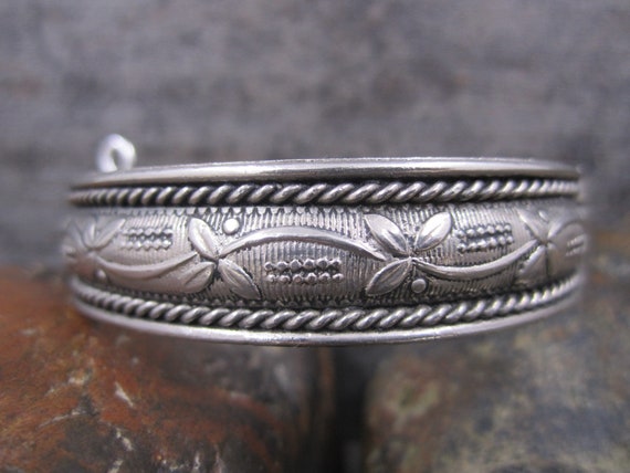 Stunning Vintage Pewter Bangle - Gem