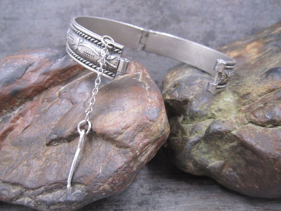 Stunning Vintage Pewter Bangle - Gem
