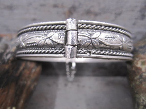 Stunning Vintage Pewter Bangle - Gem