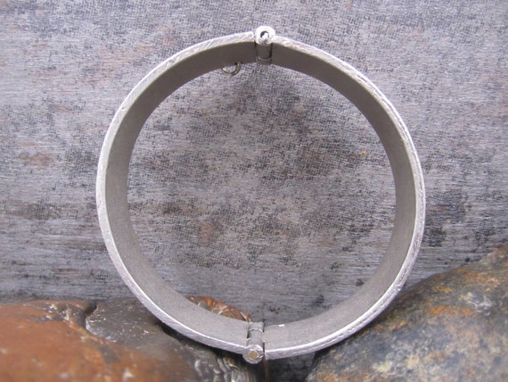 Stunning Vintage Pewter Bangle - Gem
