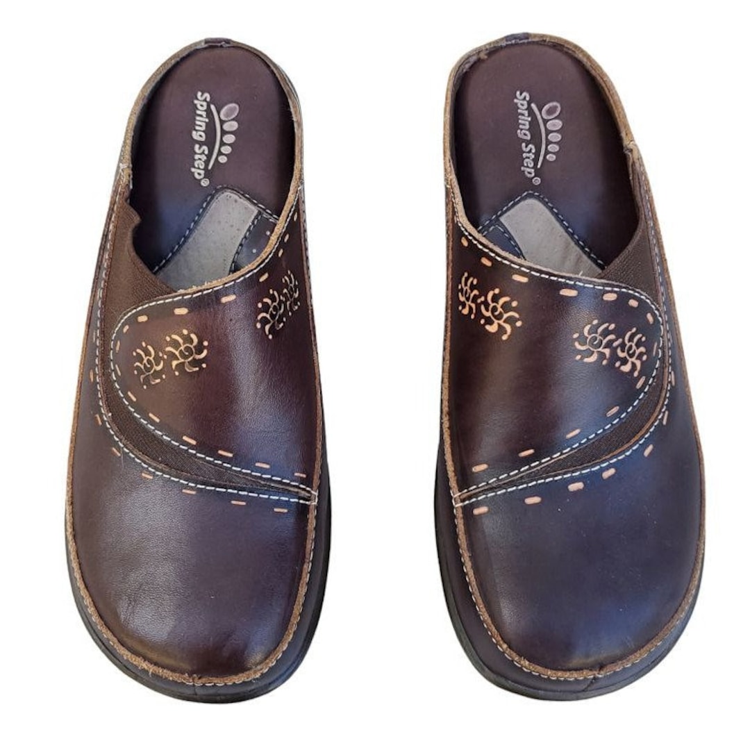 L'artiste Spring Step Chino Brown Leather Comfort Open Back Clog Women ...