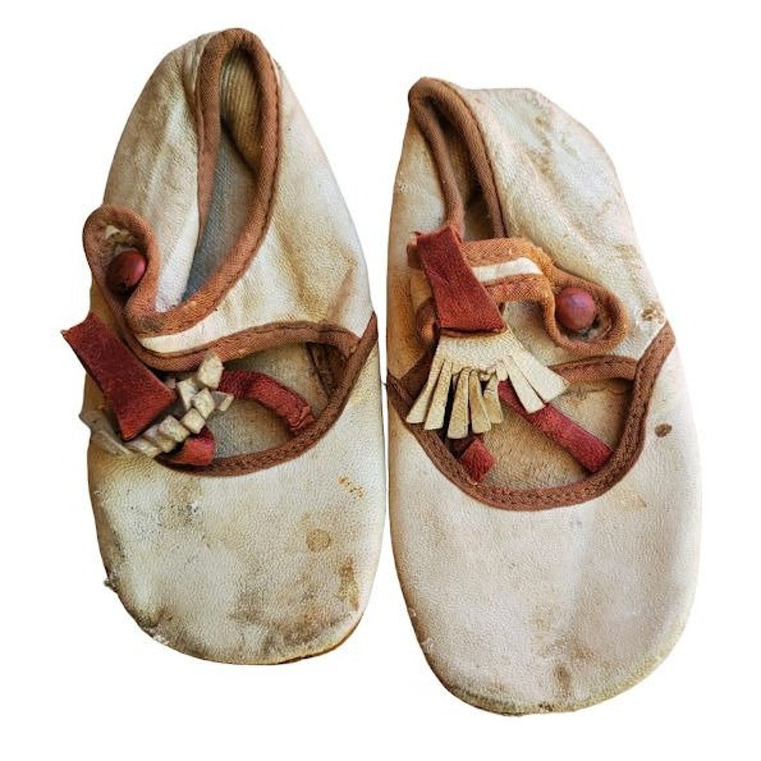 Vintage Antique Native American Tassel White Red Leather Sole Baby ...