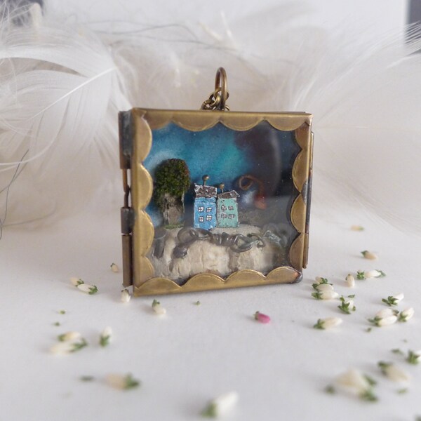 Shadow Box Locket - Etsy
