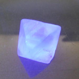 UV Stones, Stone Set, Educational Stones, UV Minerals, Smithsonite ...