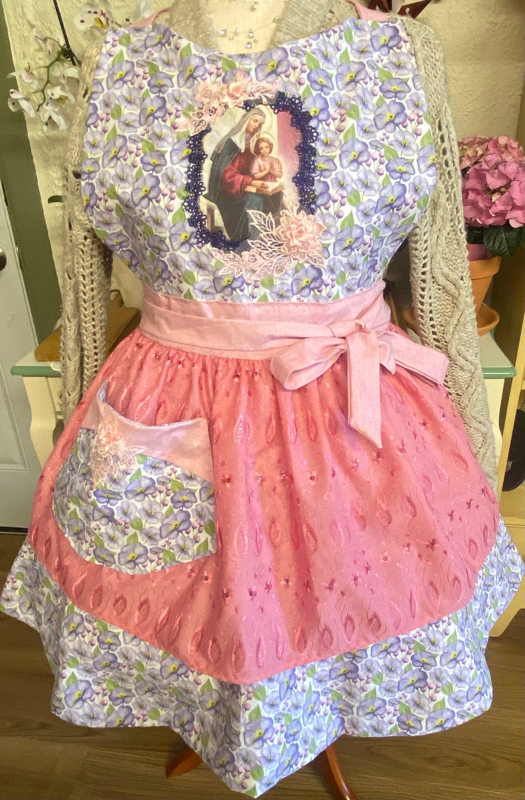 Beautiful St Ann and Mary Apron Feminine and Beautiful - Etsy
